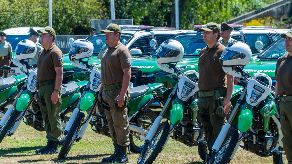 Gobierno entrega más de 40 vehículos para reforzar trabajo de Carabineros en Los Lagos ...